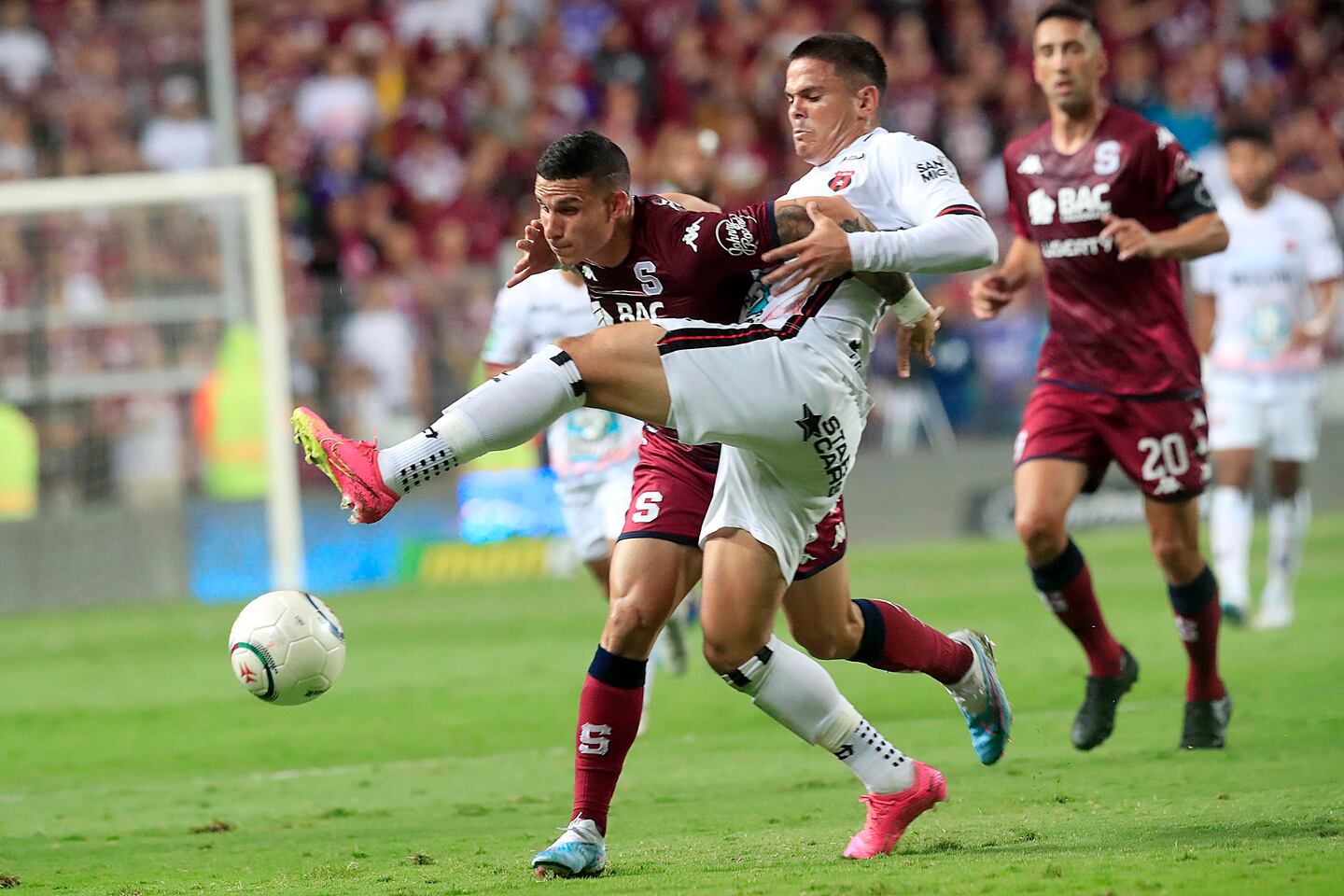¿Cuántos torneos de fútbol en Costa Rica se definen con una gran final ...