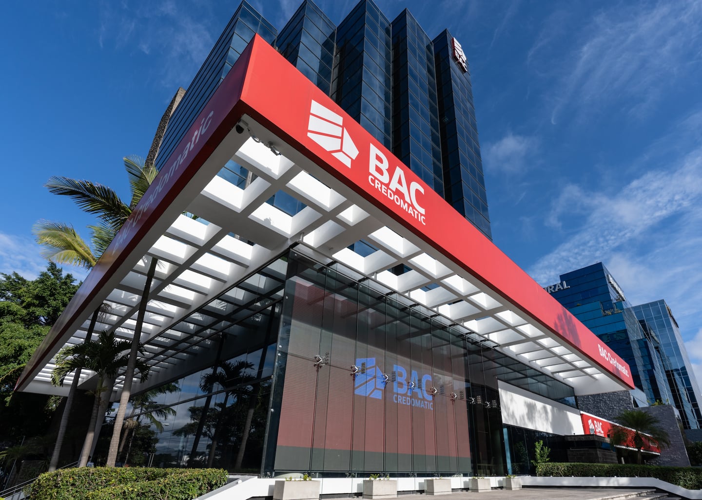 BAC habilita el servicio de atención al cliente a través de ...