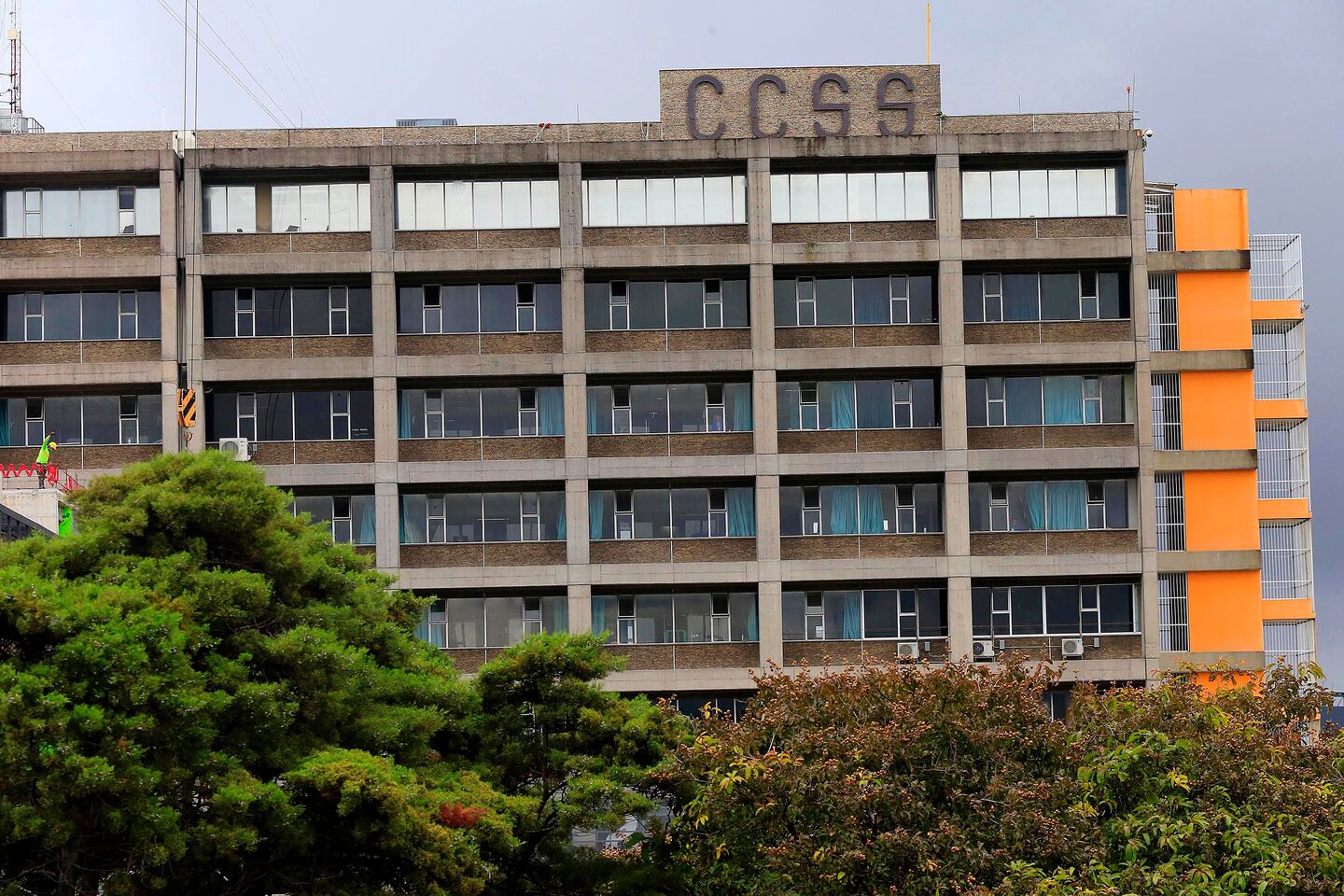 ¿Cómo se financia el seguro de salud de la Caja y por qué está en ...